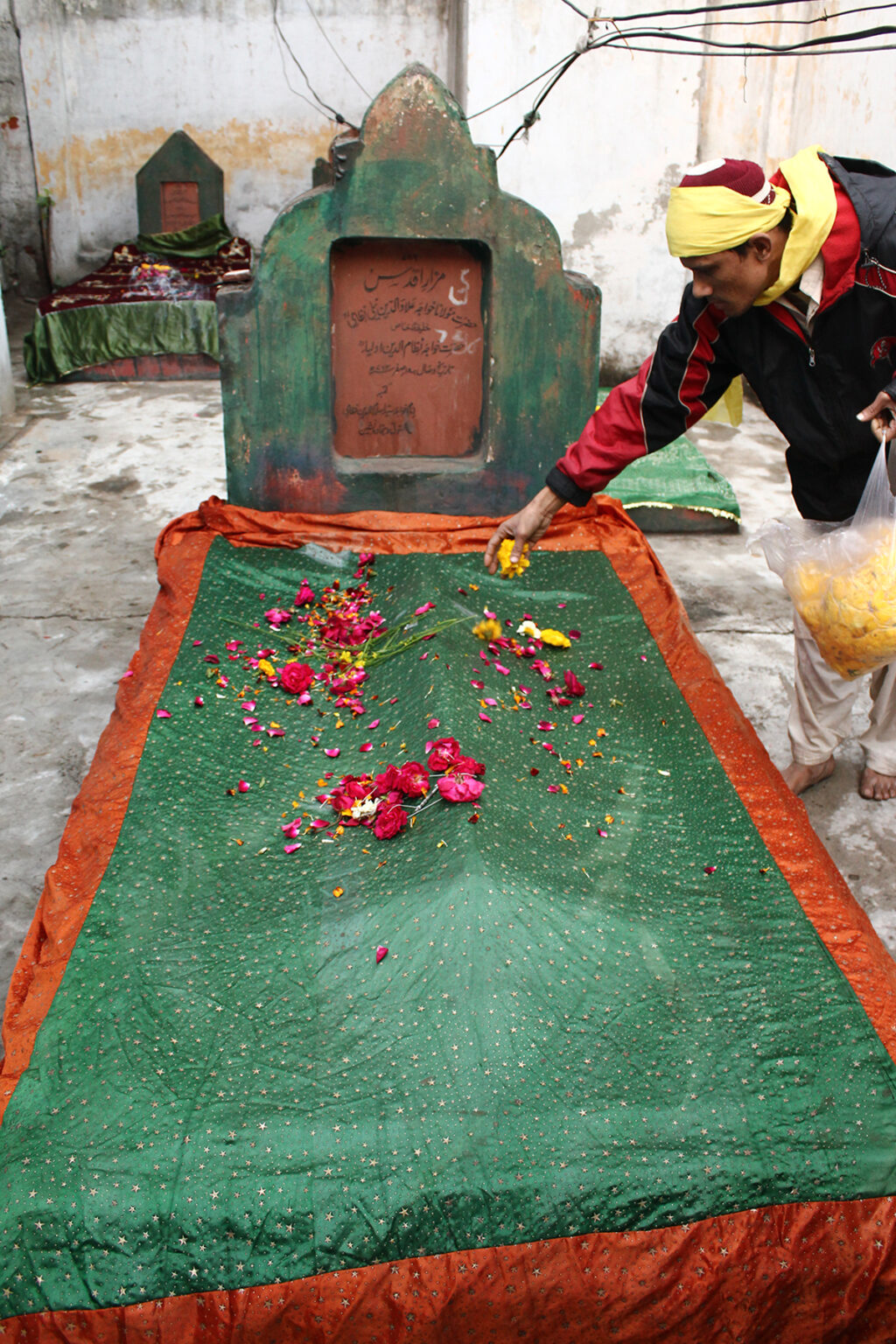 Hazrat Nizamuddin Auliya and Amir Khusrau through the lens of a young ...