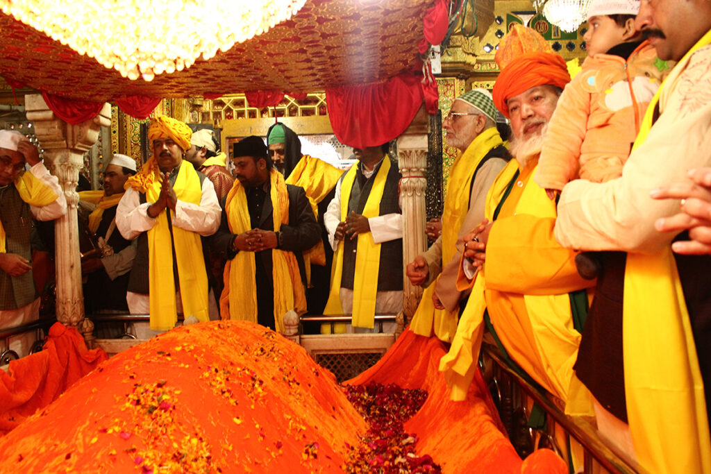 Hazrat Nizamuddin Auliya and Amir Khusrau through the lens of a young ...
