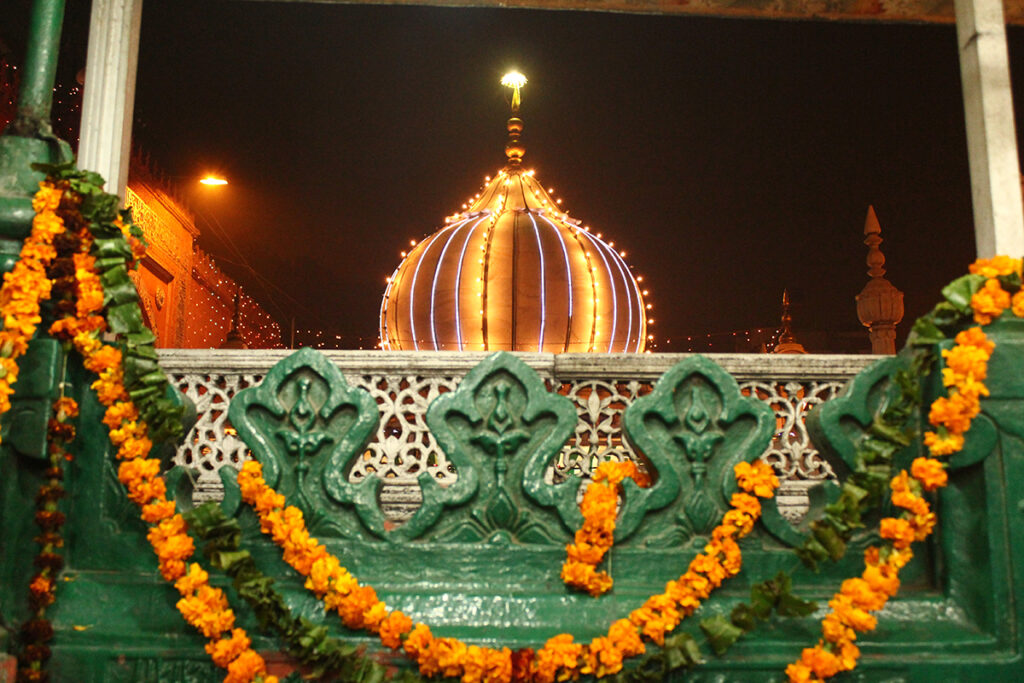 Nizamuddin Auliya: The Dervish of Love - Amir Khusrau, Nizamuddin ...