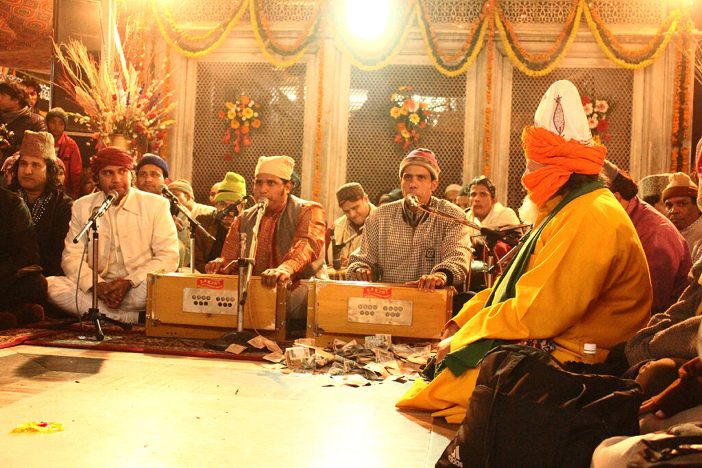 Hazrat Nizamuddin Auliya and Amir Khusrau through the lens of a young ...